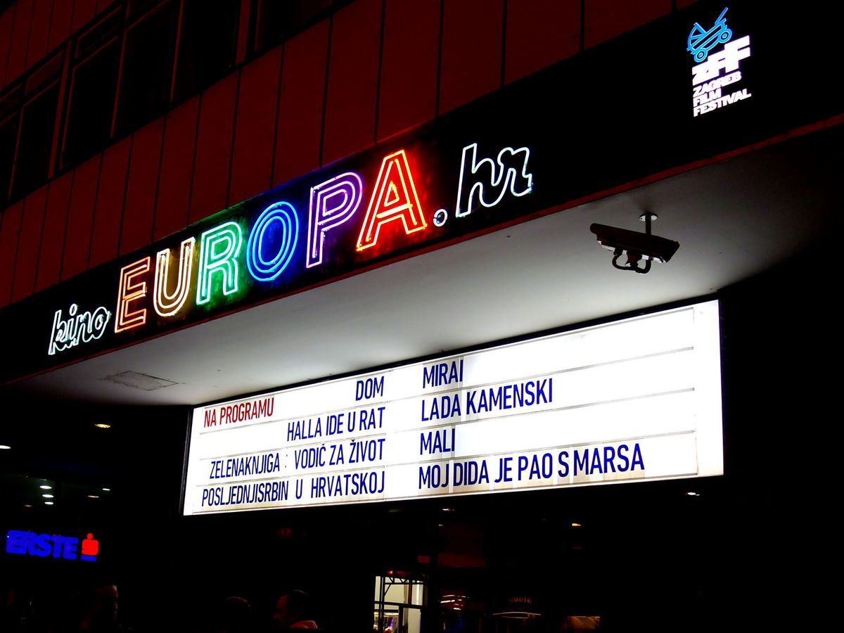 «Café Europa», Folge 1: Die Rettung vor der Gefühlsduselei – Republik